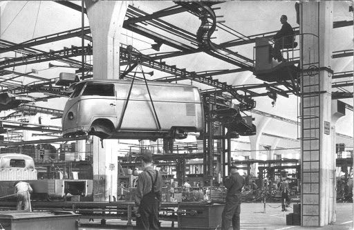 Volkswagen Transporter – το θρυλικό Bulli γιορτάζει τα 70 του χρόνια ...