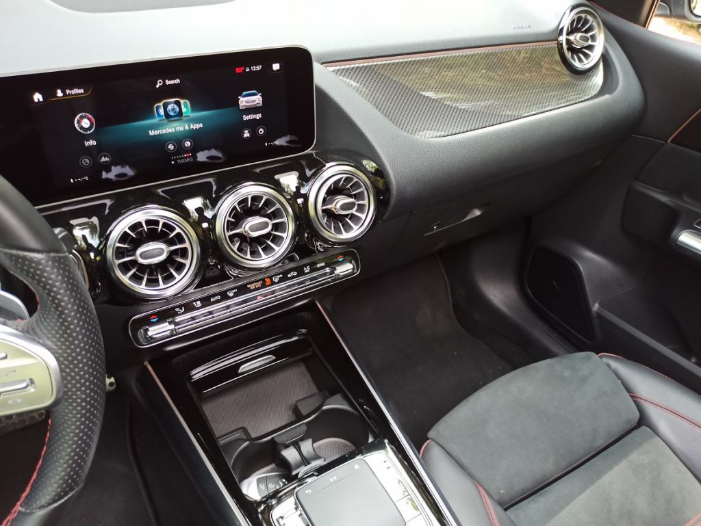 Δοκιμή Mercedes-Benz B200 7G-DCT AMG Line - Test drive - Autoholix